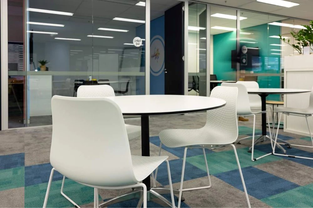 Round Meeting Tables: Fostering Discussion and Collaboration in Meetin